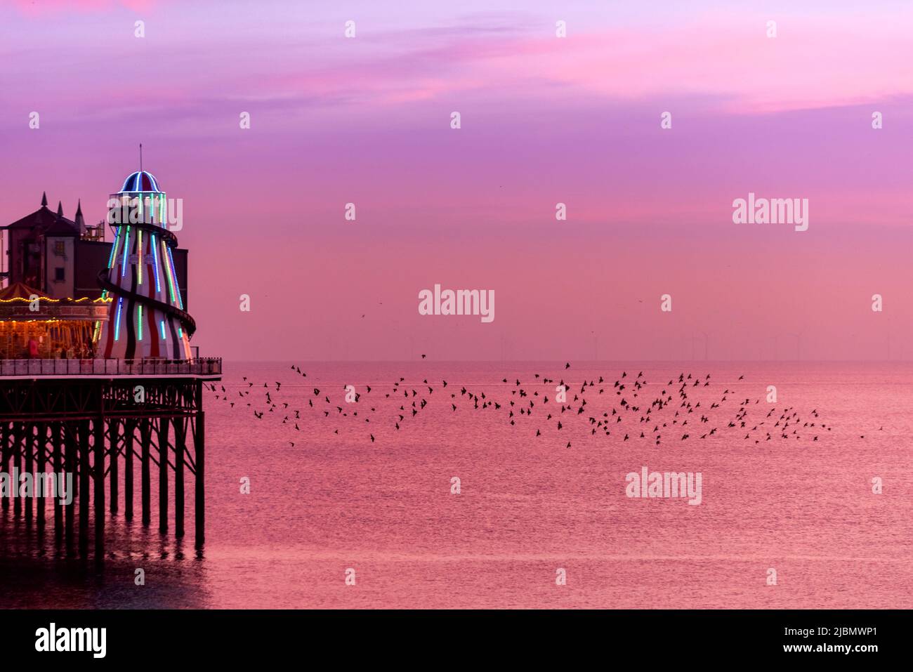 Brighton, January 4th 2019: The daily evening murmuration of starlings ...