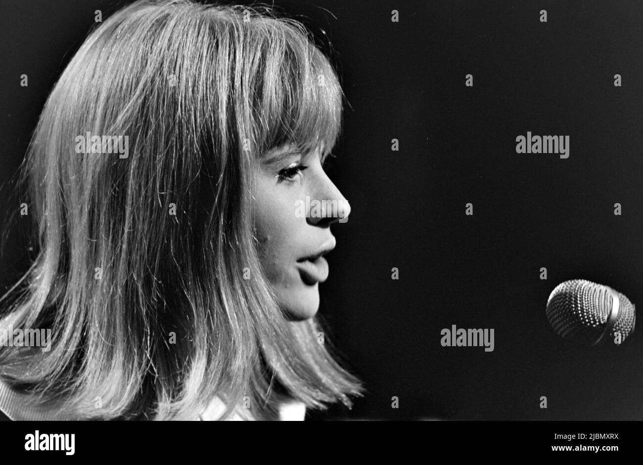 Marianne faithfull 1960s hi-res stock photography and images - Alamy
