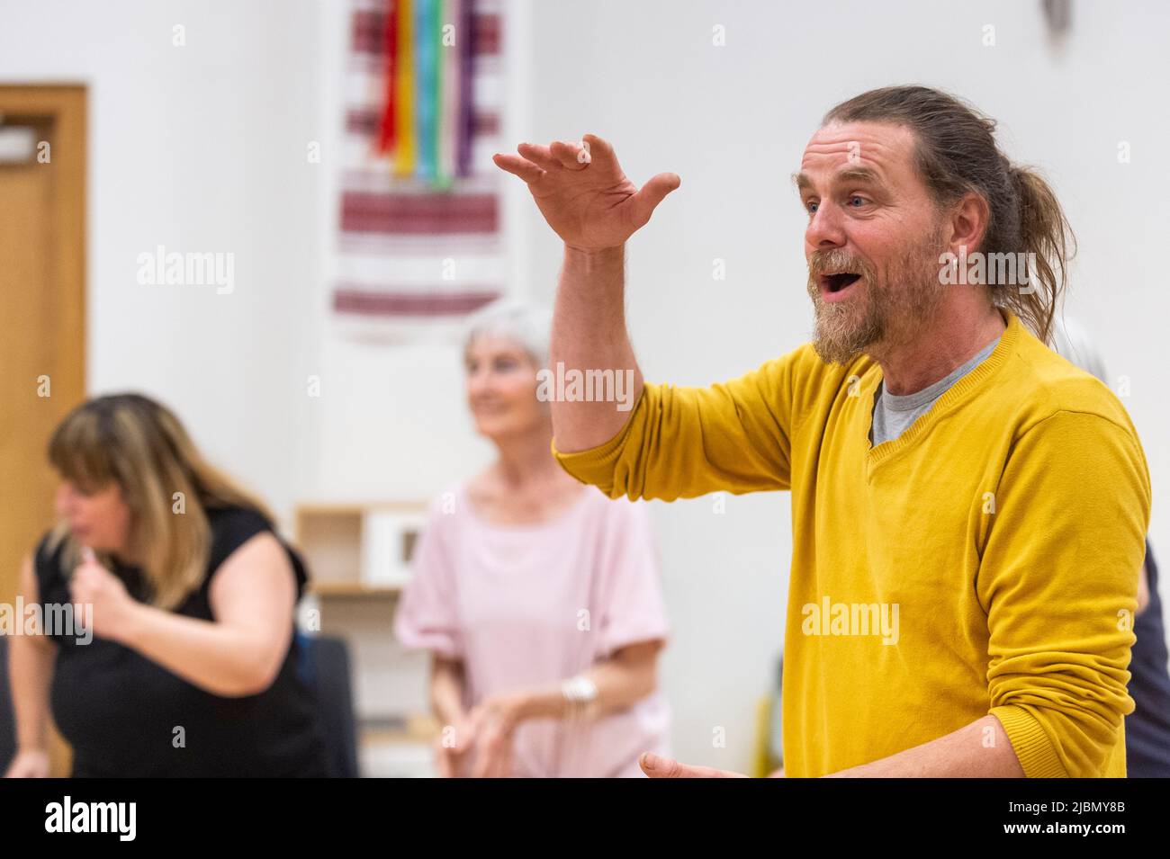 London, UK. 7 June 2022. Music leader Algy Behrens (R) instructs ...