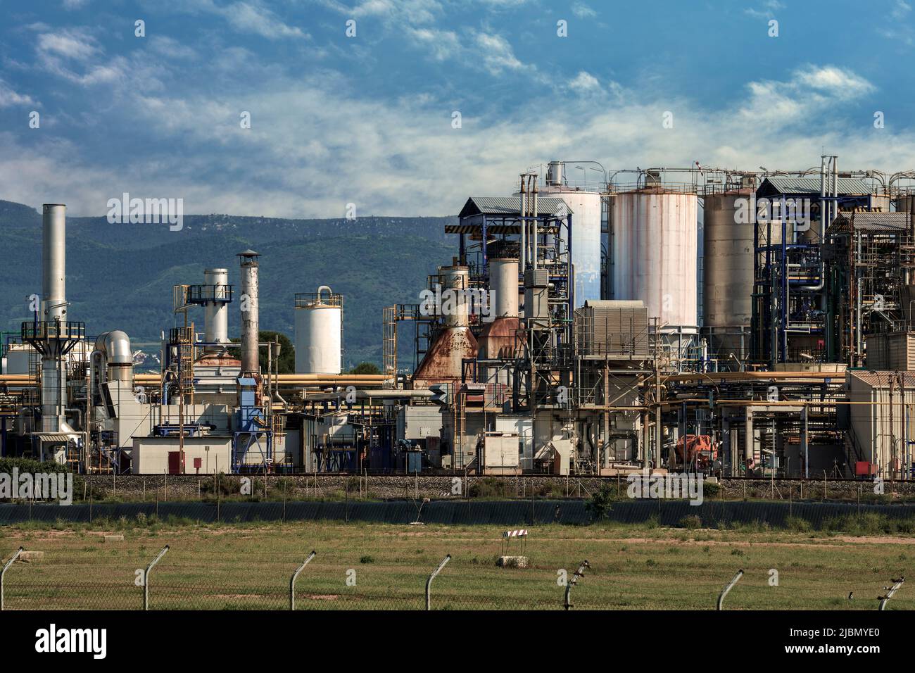Industrial chemical plant hi-res stock photography and images - Alamy