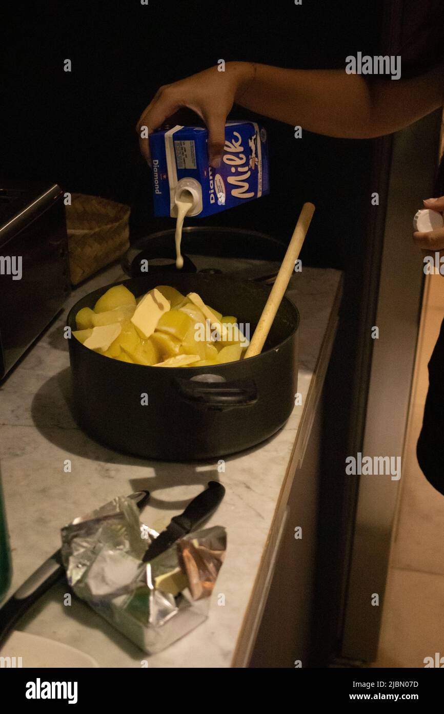 Cooking of mashed potato Stock Photo - Alamy