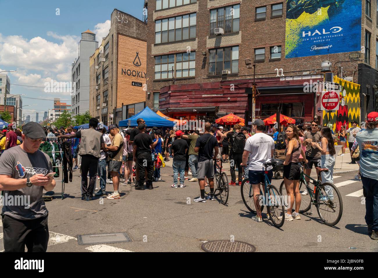 Thousands pour into Bushwick, Brooklyn in New York for the annual ...