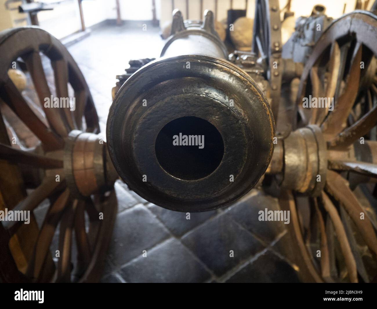 Authentic war cannon hi-res stock photography and images - Alamy
