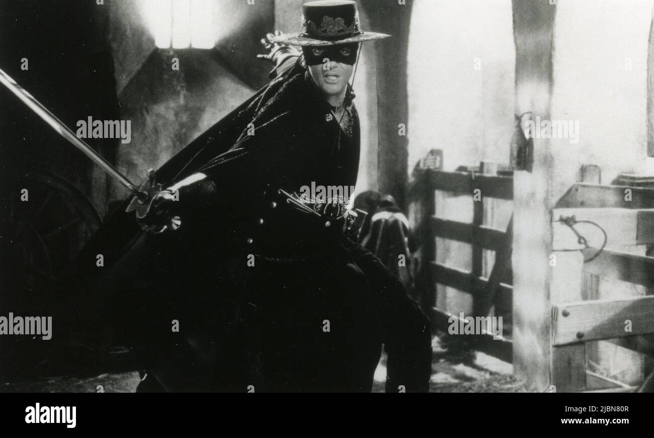 The mask of zorro 1998 hi-res stock photography and images - Alamy