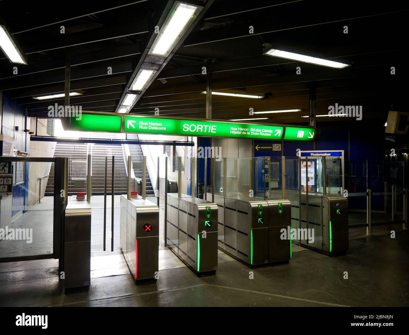 Henon metropolitan station hi-res stock photography and images - Alamy