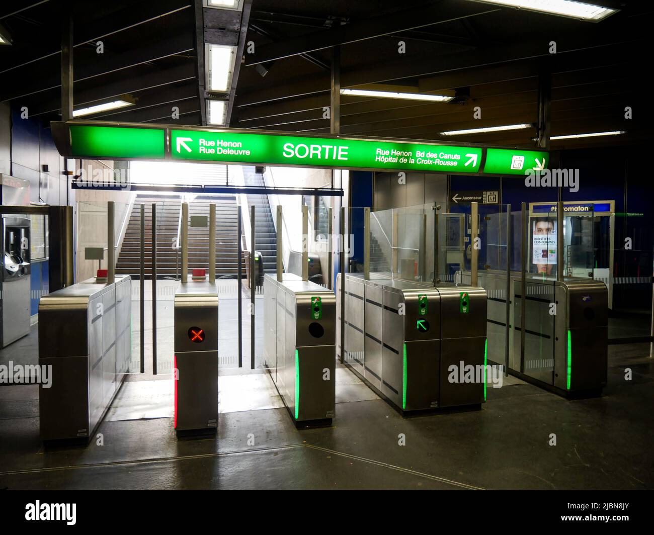 Henon metropolitan station hi-res stock photography and images - Alamy