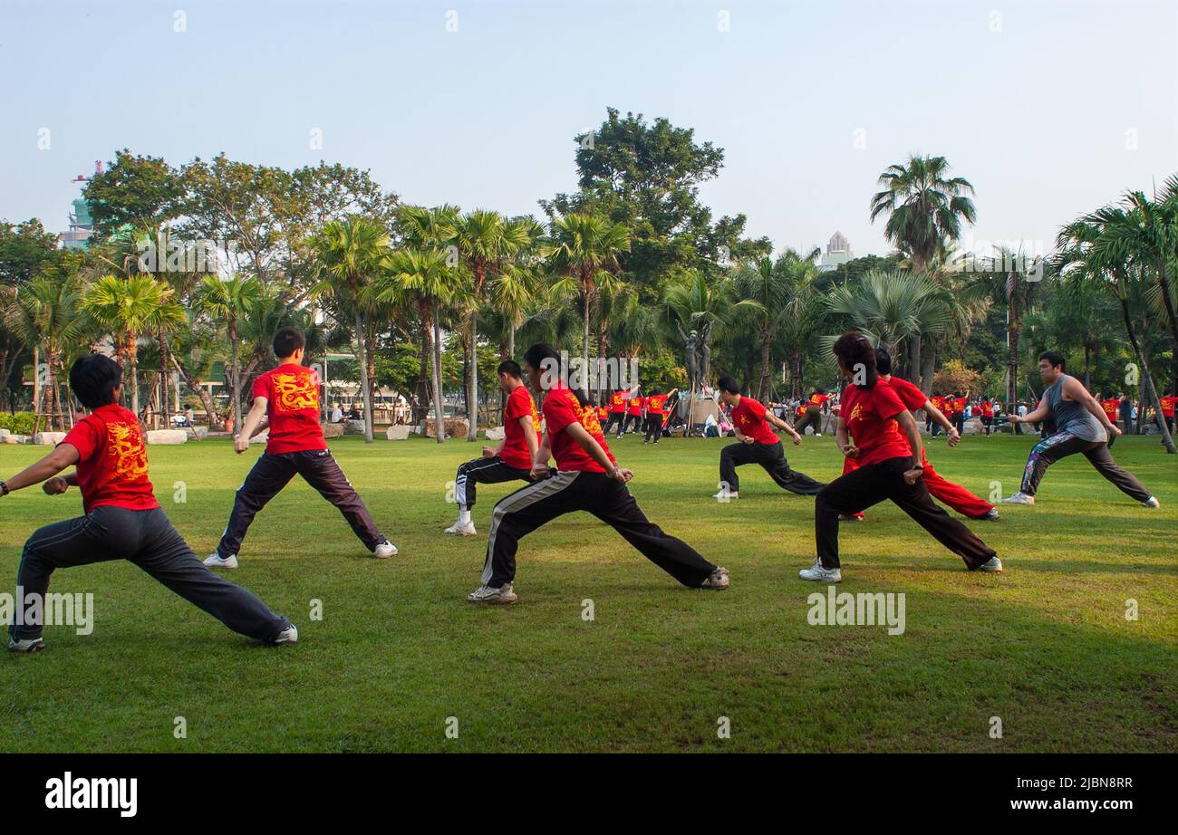 Tai chi group hi-res stock photography and images - Alamy