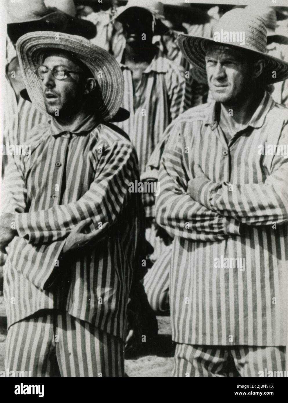 Steve mcqueen dustin hoffman papillon hi-res stock photography and ...