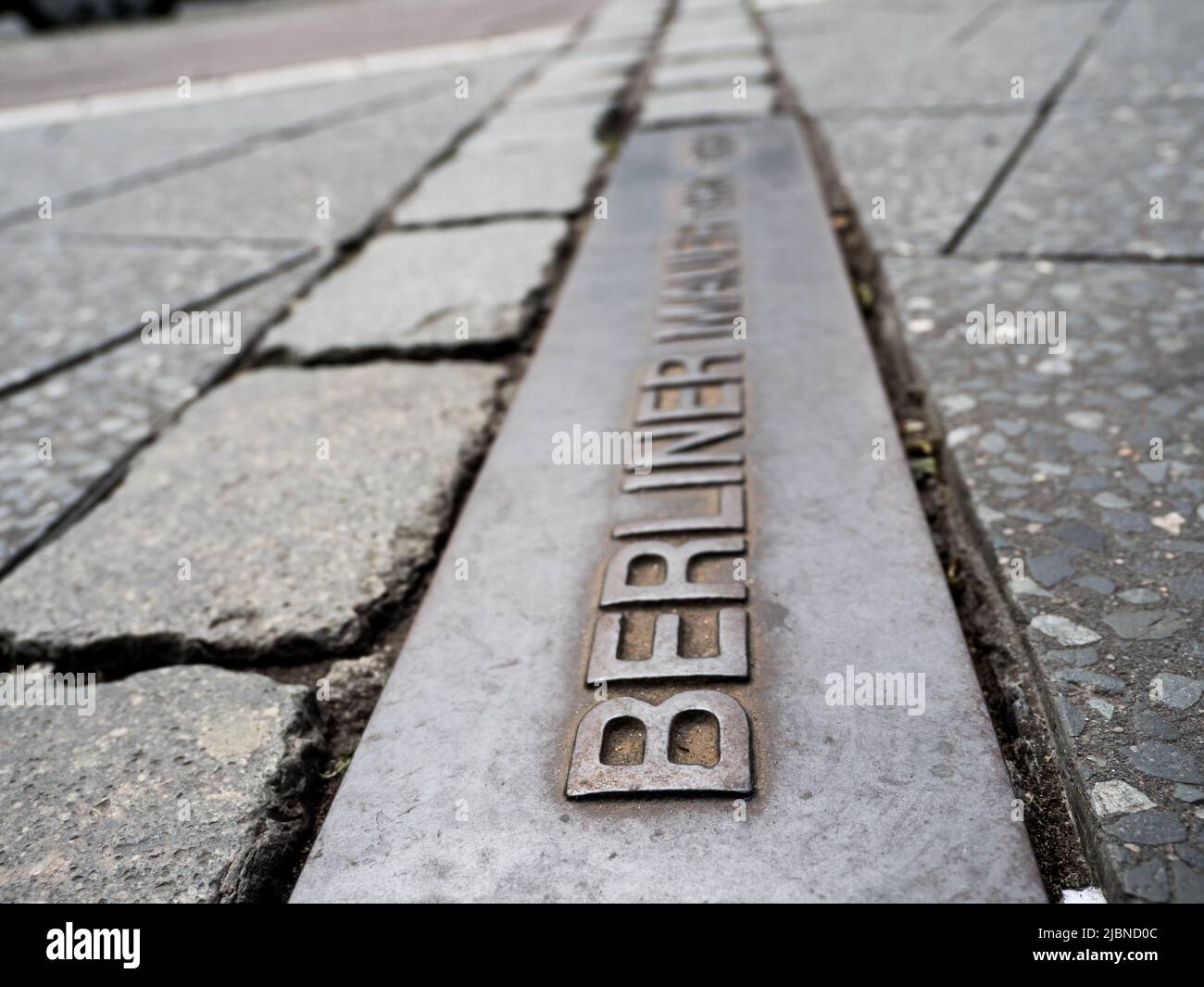 Berlin wall sign on the street, Berliner Mauer Stock Photo - Alamy
