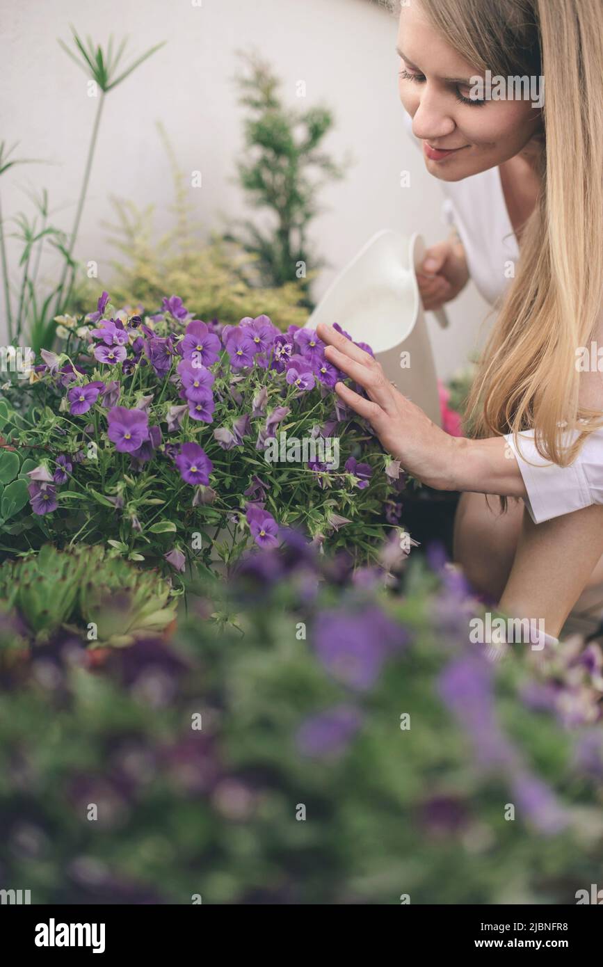 Sprinkling flowers hi-res stock photography and images - Alamy