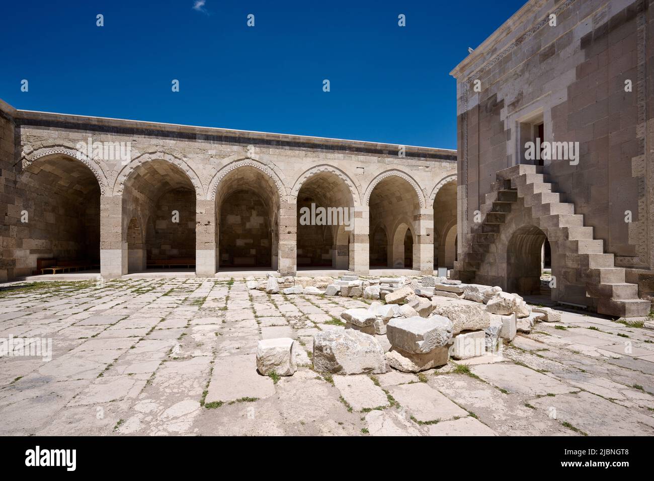 inner courtyard with mosque of Sultan Han, traditional caravanserai ...