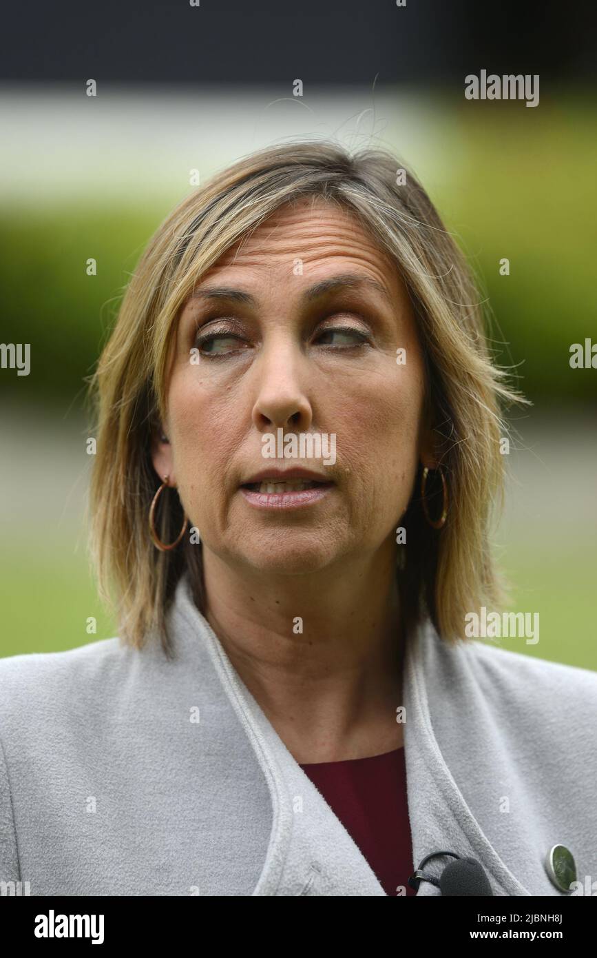 Vicki young journalist hi-res stock photography and images - Alamy
