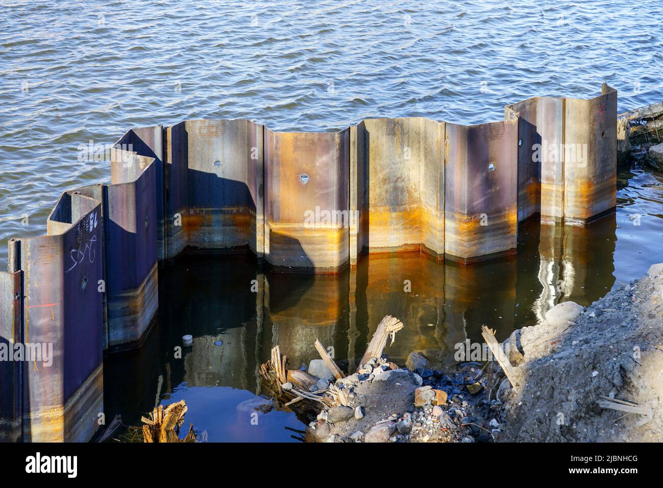 Temporary corrugated steel plate retaining wall during the ...