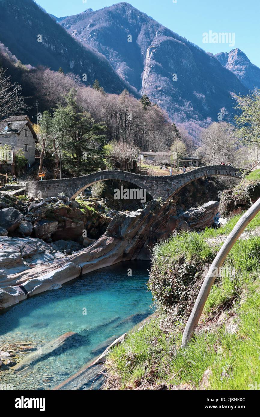 Historic Romain Bridge, over the Verzasca River, in Lavertezzo Stock ...