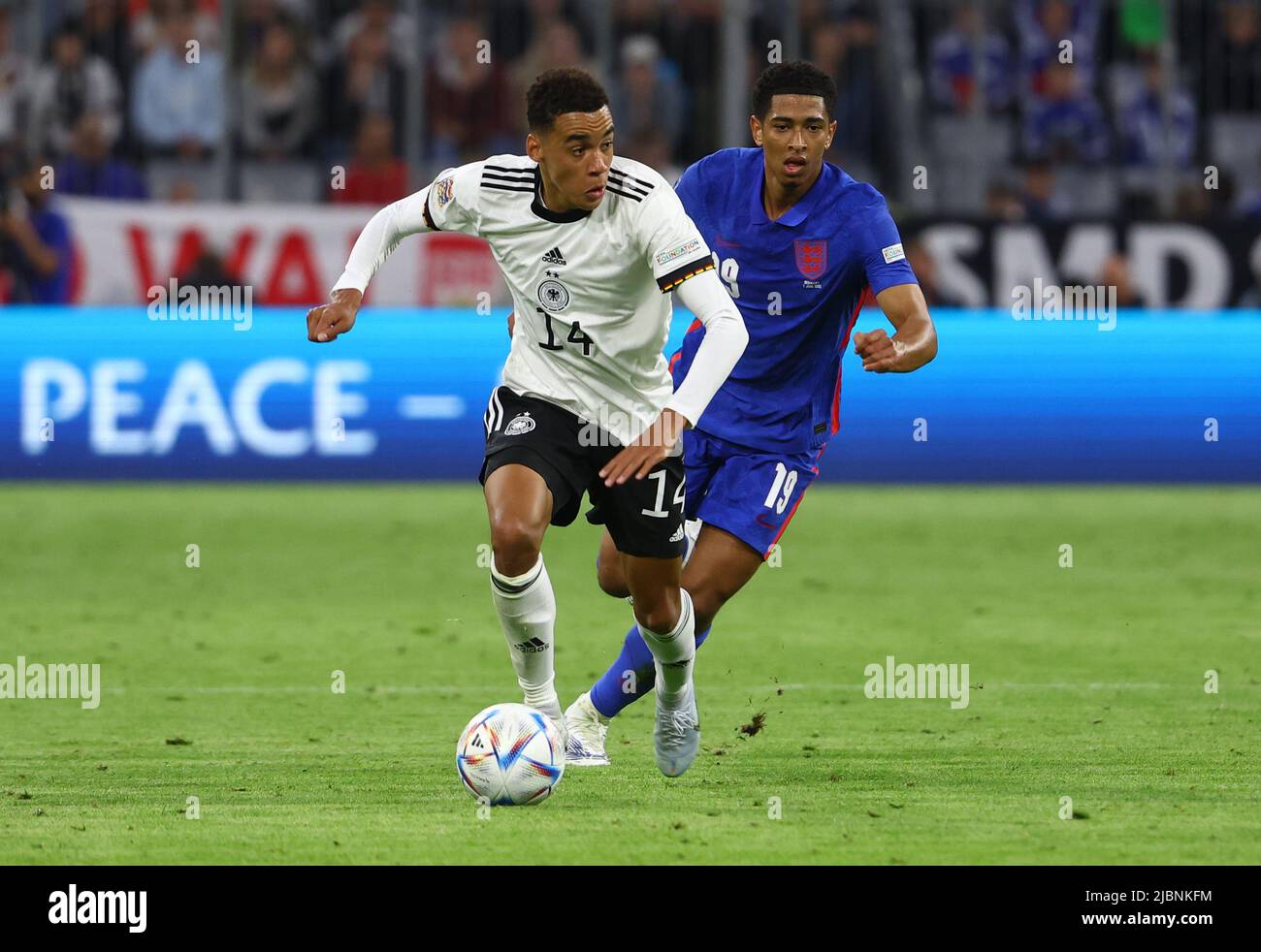 Musiala bellingham 2022 hi-res stock photography and images - Alamy