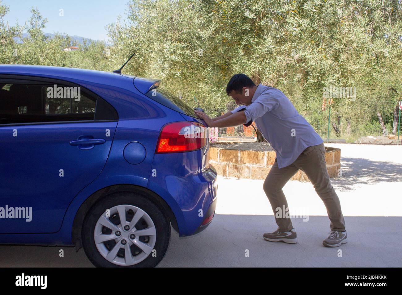 Broke down car hi-res stock photography and images - Alamy