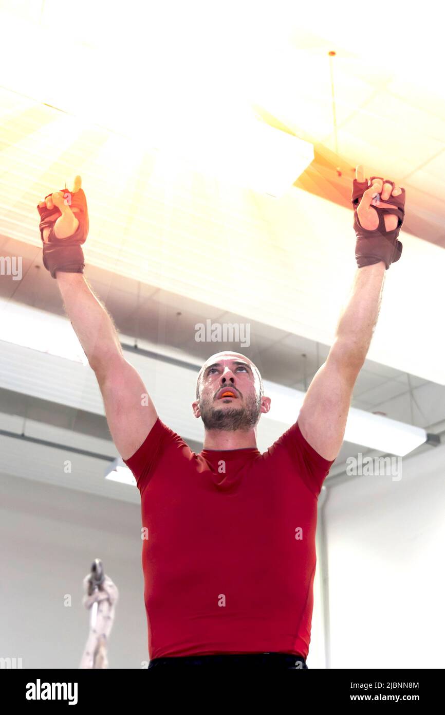 Young man celebrates boxing victory hi-res stock photography and images ...