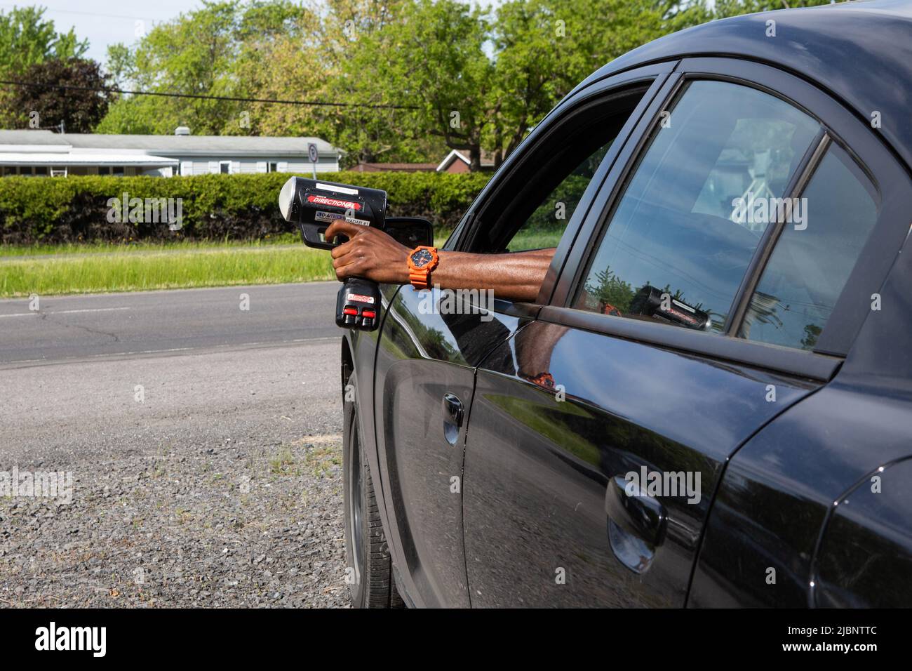 Police officer with speed gun hi-res stock photography and images - Alamy