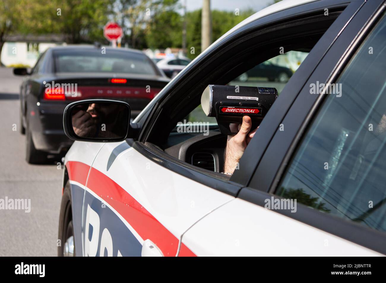 Police officer with speed gun hi-res stock photography and images - Alamy