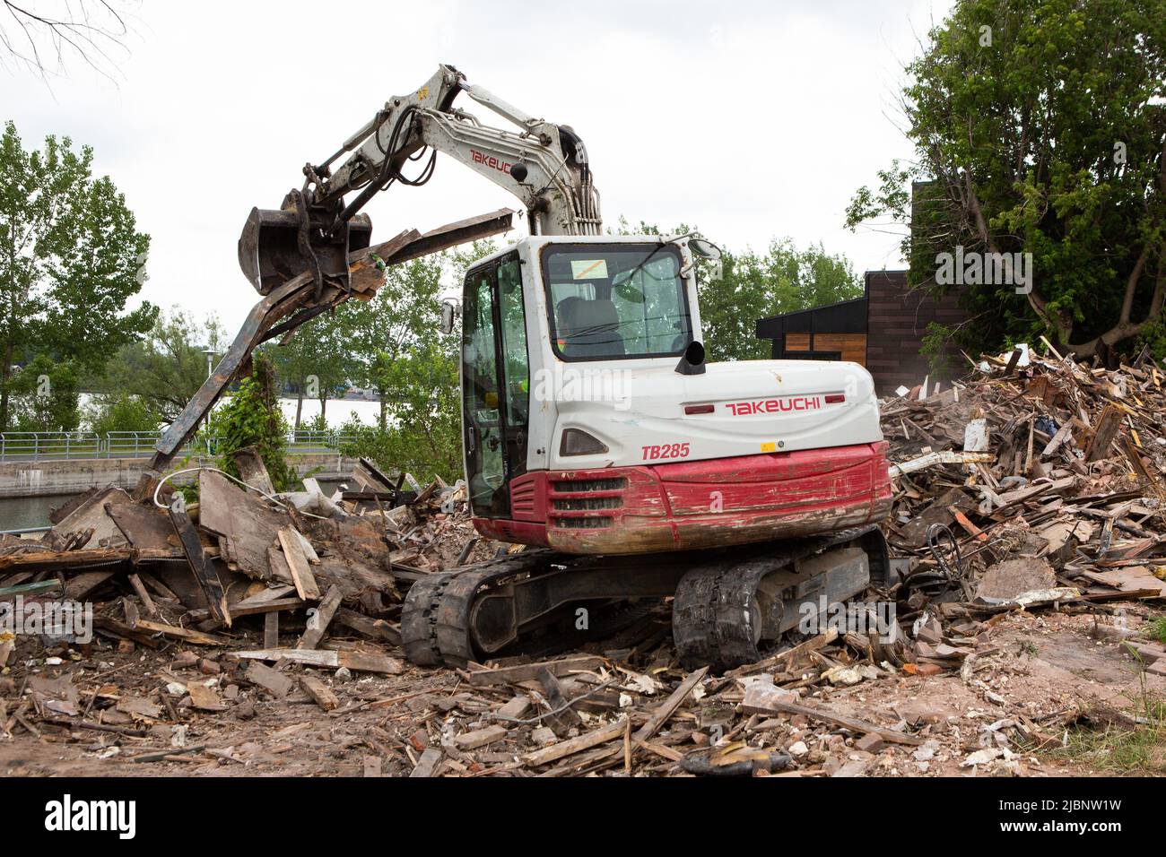 Wrecking excavator hi-res stock photography and images - Alamy