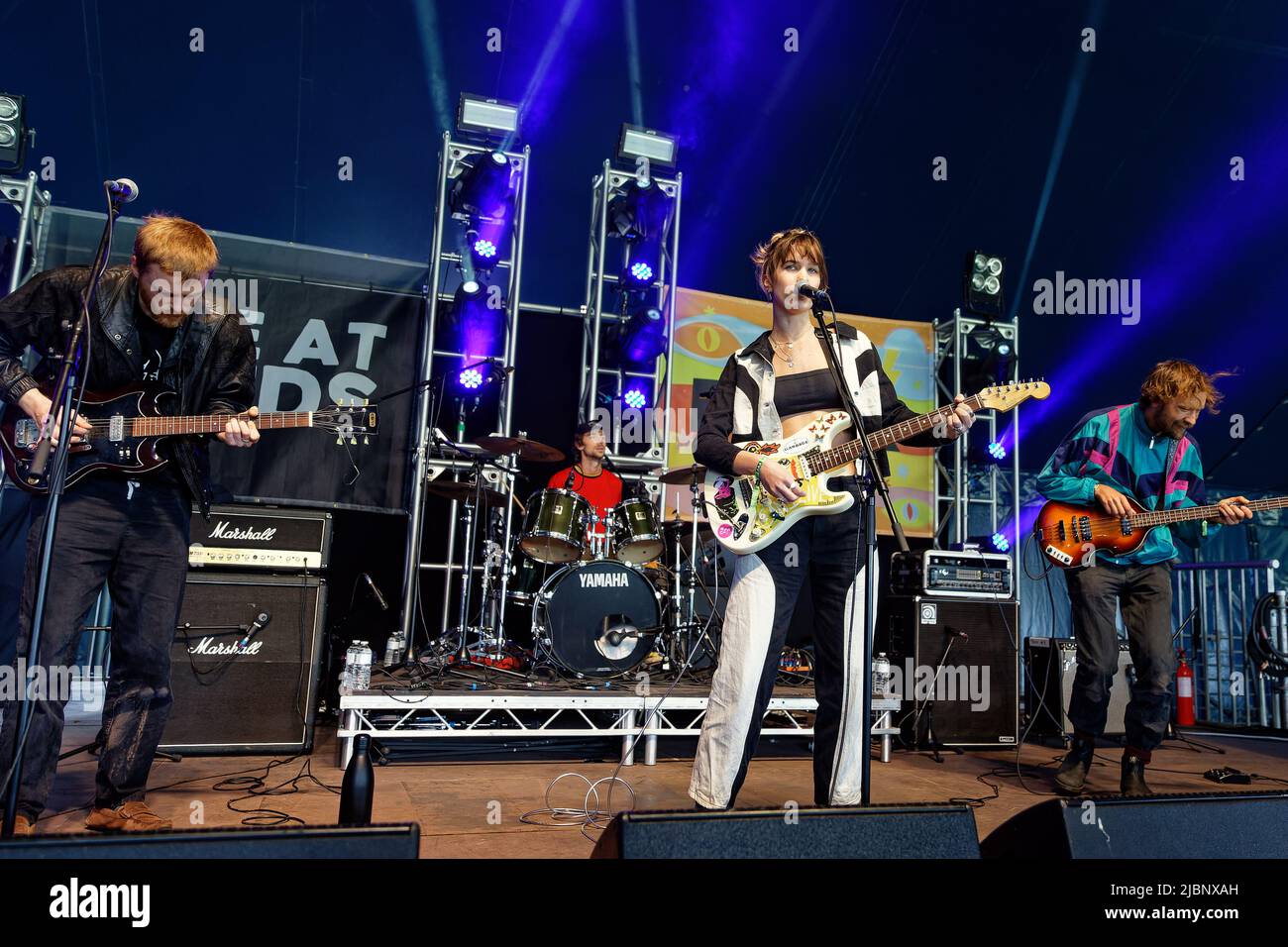 Molly payton performing hi-res stock photography and images - Alamy