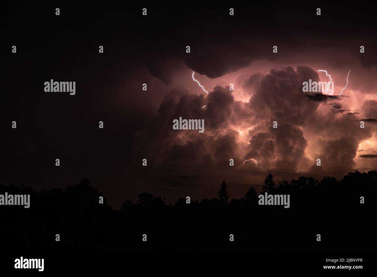 Lightning in the sky hi-res stock photography and images - Alamy