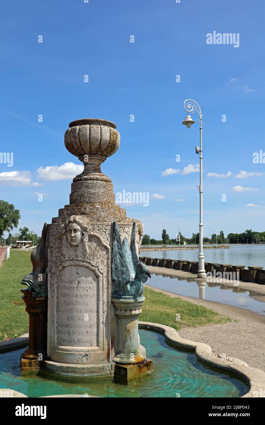Memorial water feature at Heroja Park in Vojvodina Stock Photo - Alamy