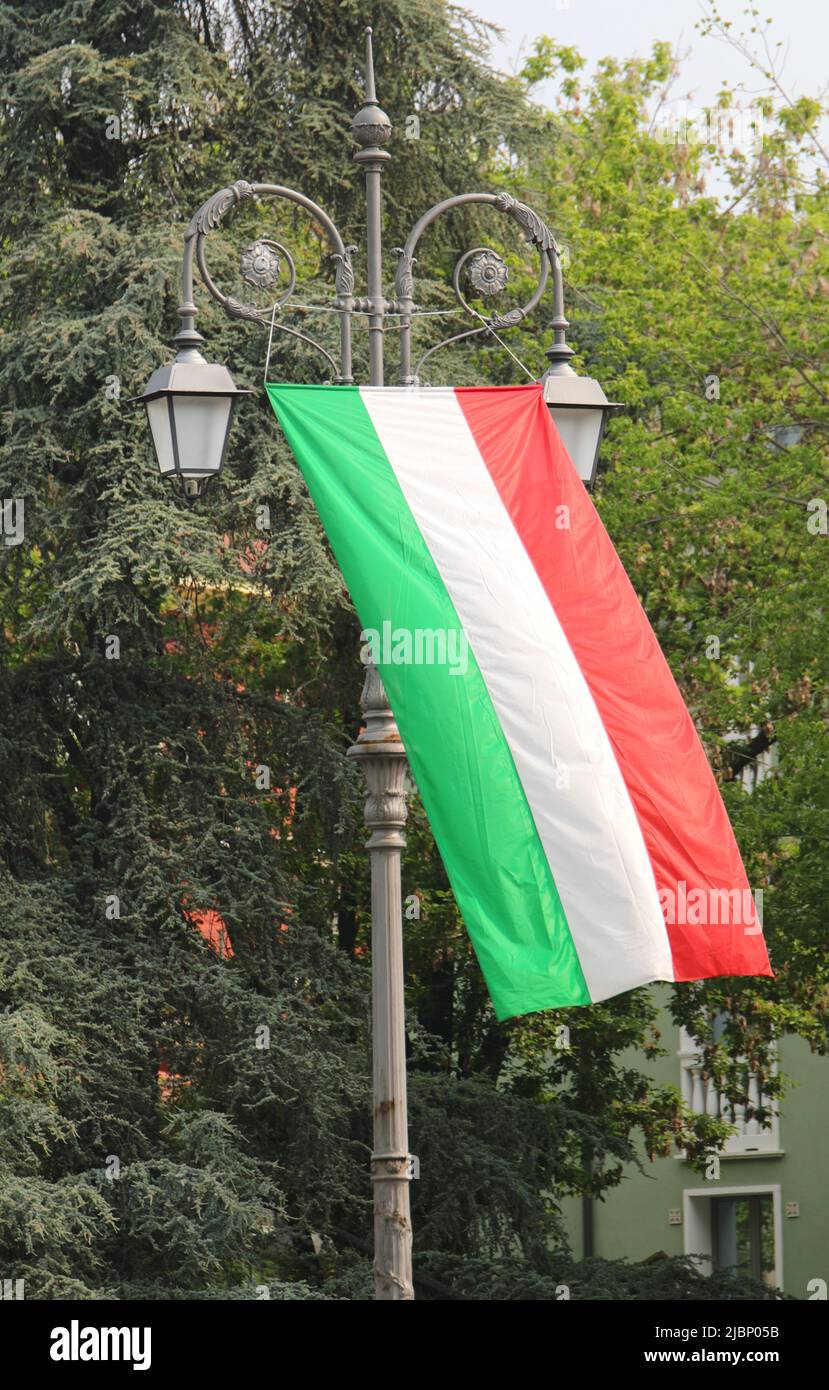 Bandiera italiana tricolore tricolore hi-res stock photography and ...