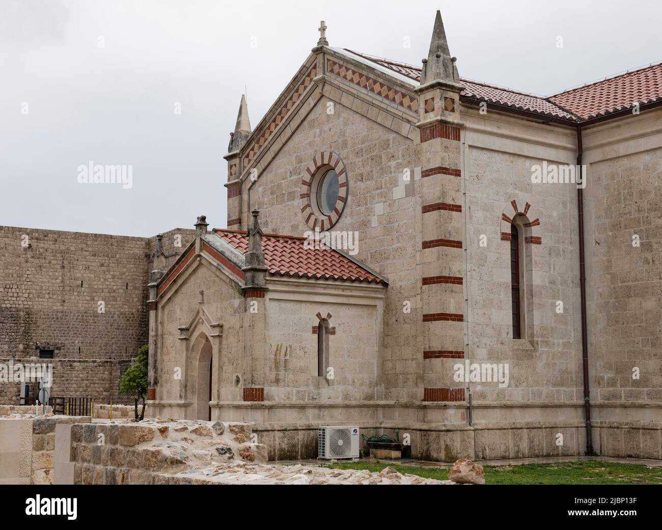Ornate church entrance churches hi-res stock photography and images - Alamy