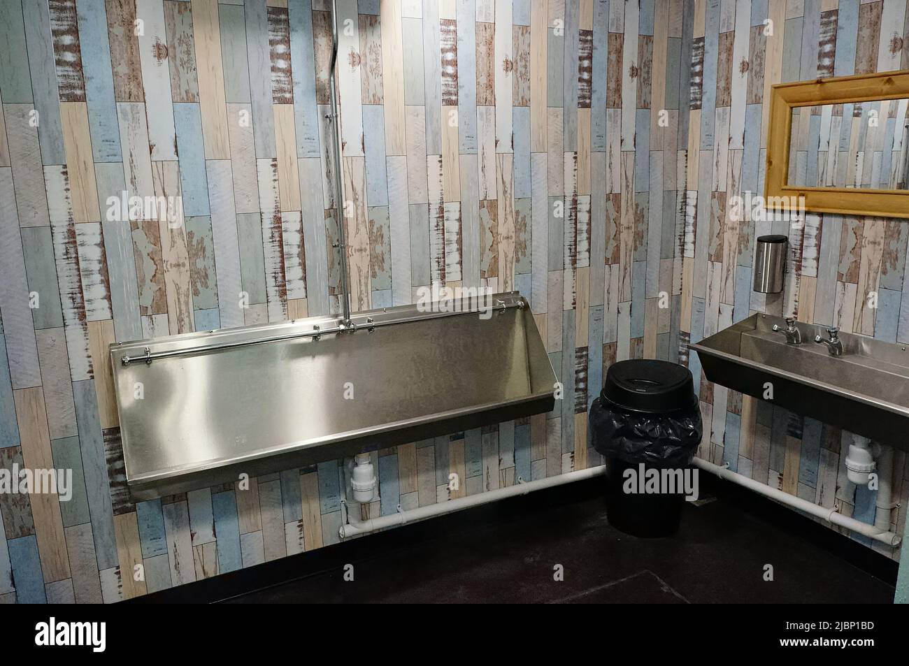 Mens toilets hi-res stock photography and images - Alamy