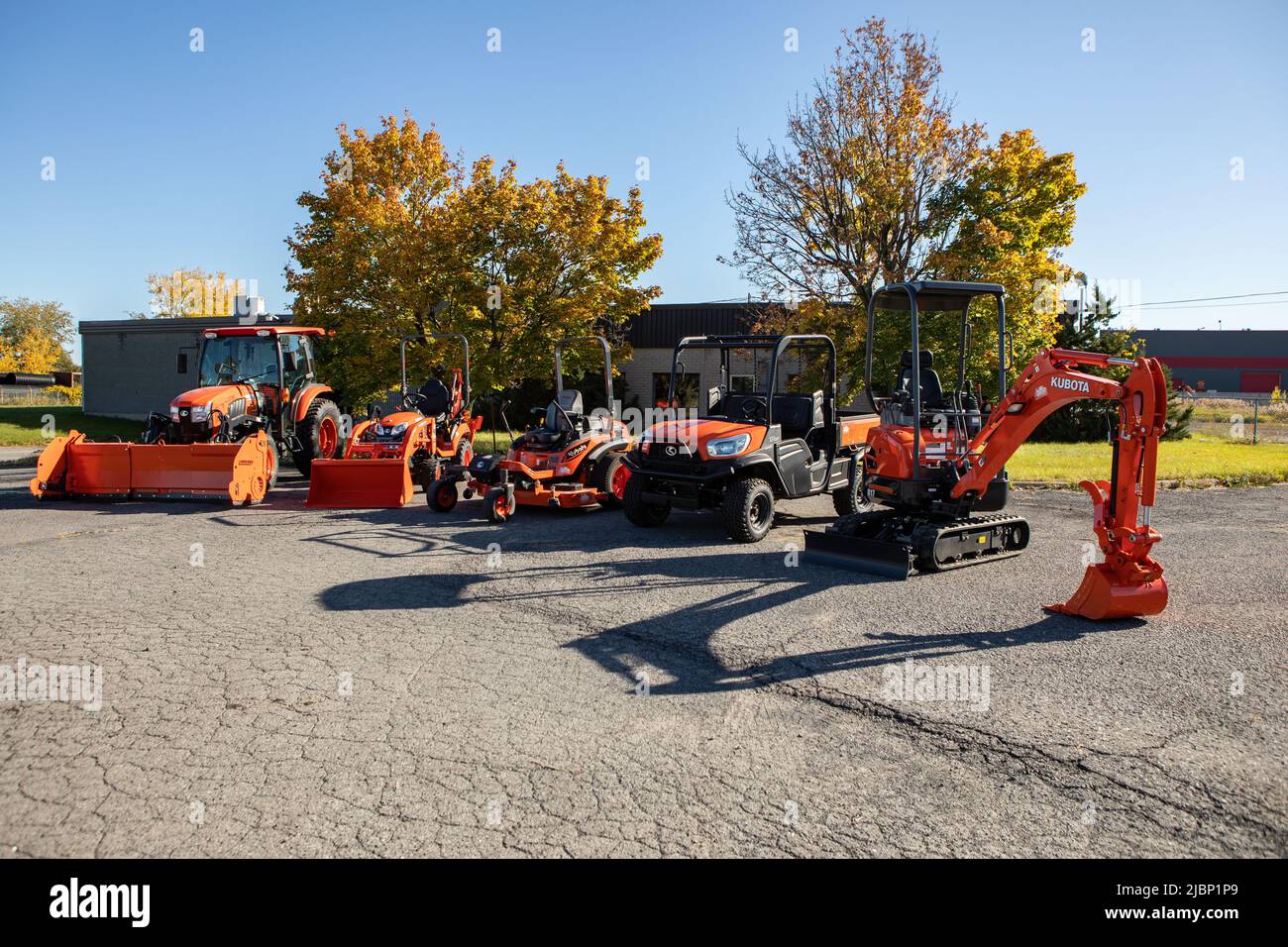 Orange kubota hi-res stock photography and images - Alamy