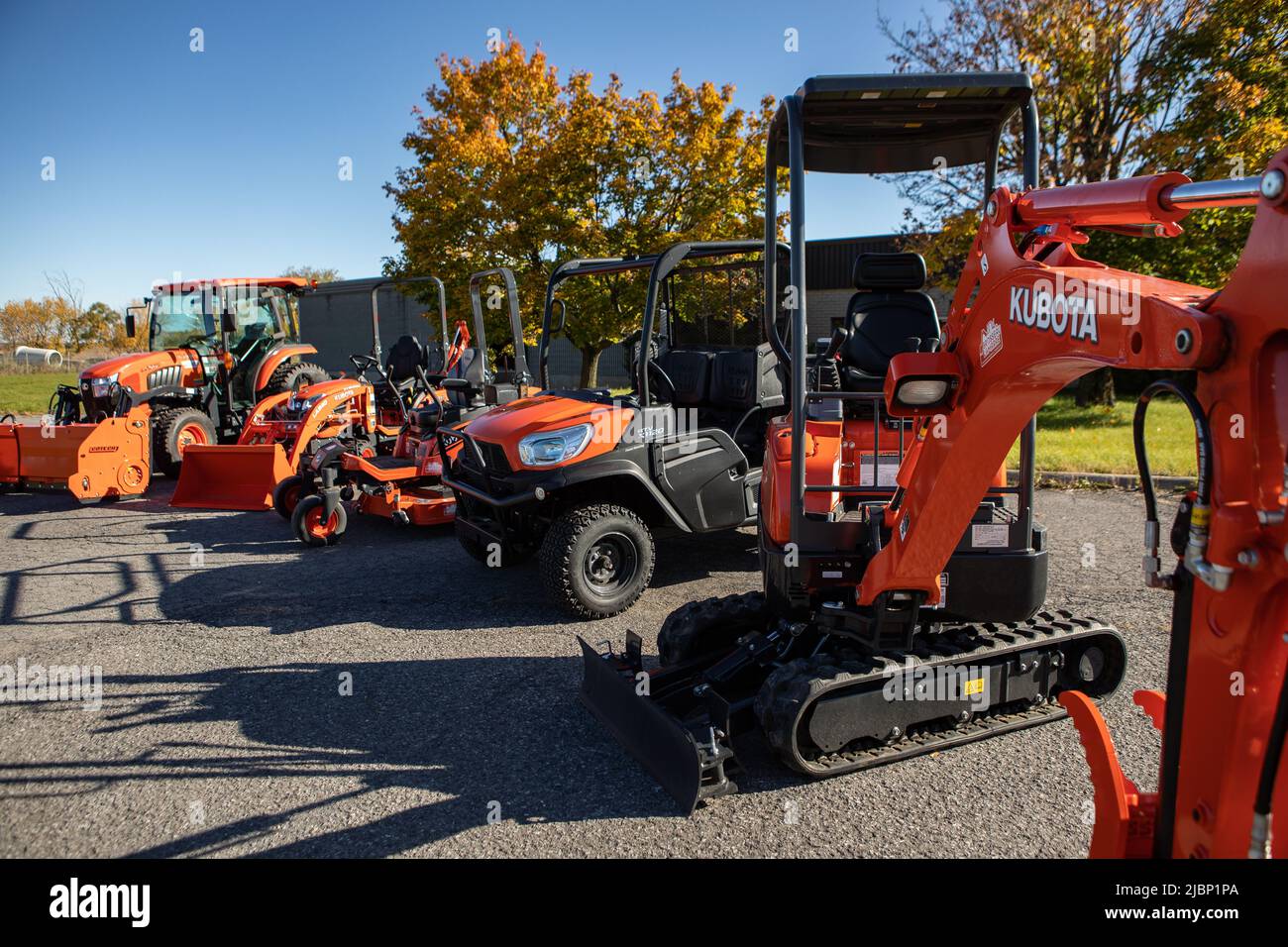 Orange kubota hi-res stock photography and images - Alamy