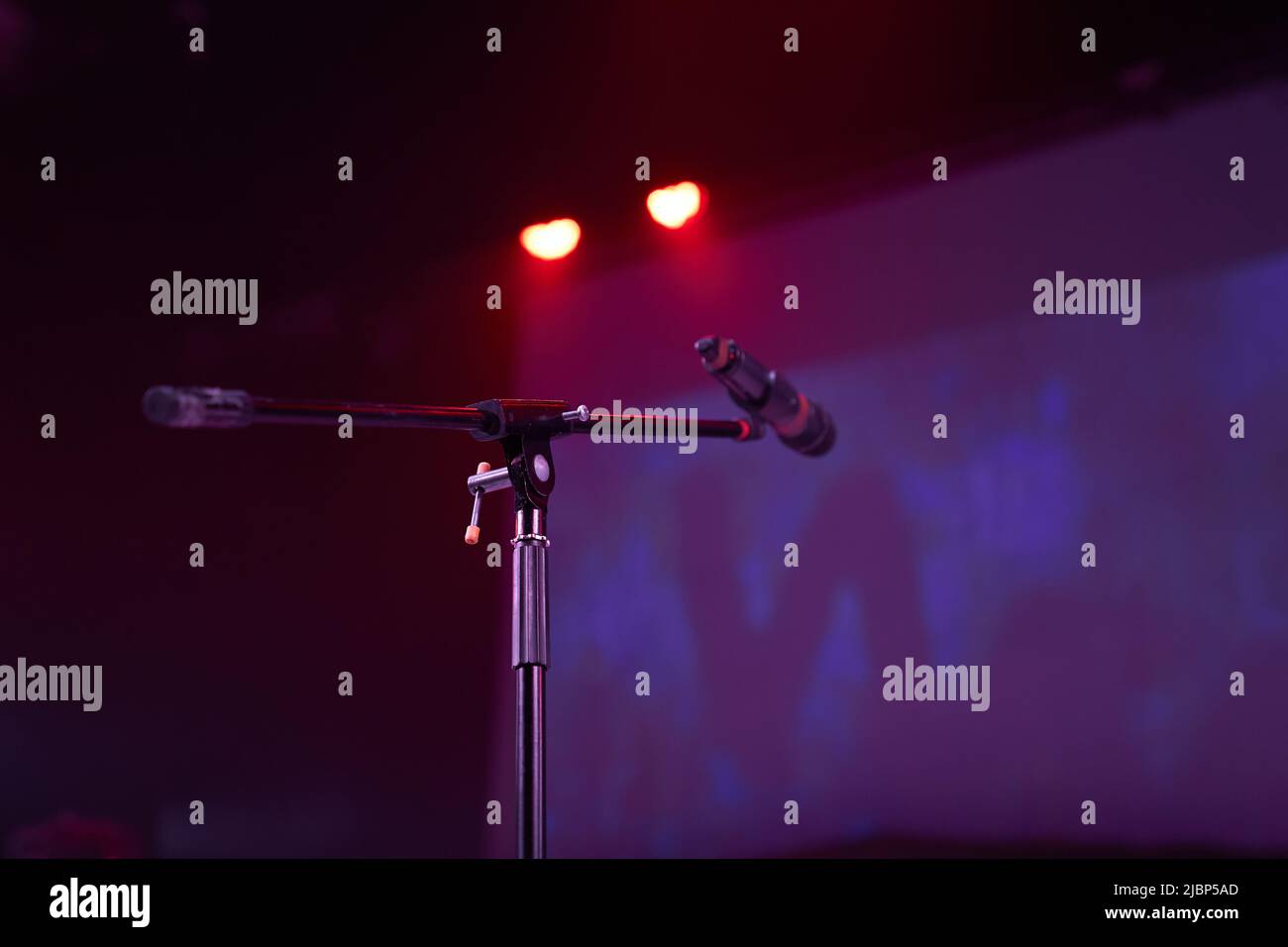 Spotlight microphone hi-res stock photography and images - Alamy