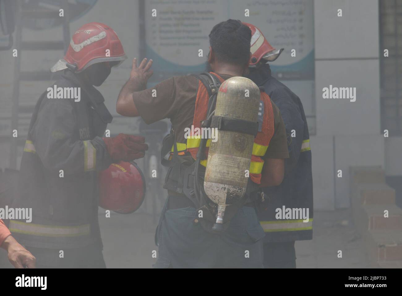Lahore, Pakistan. 07th June, 2022. Pakistani fire fighters rescuing the ...