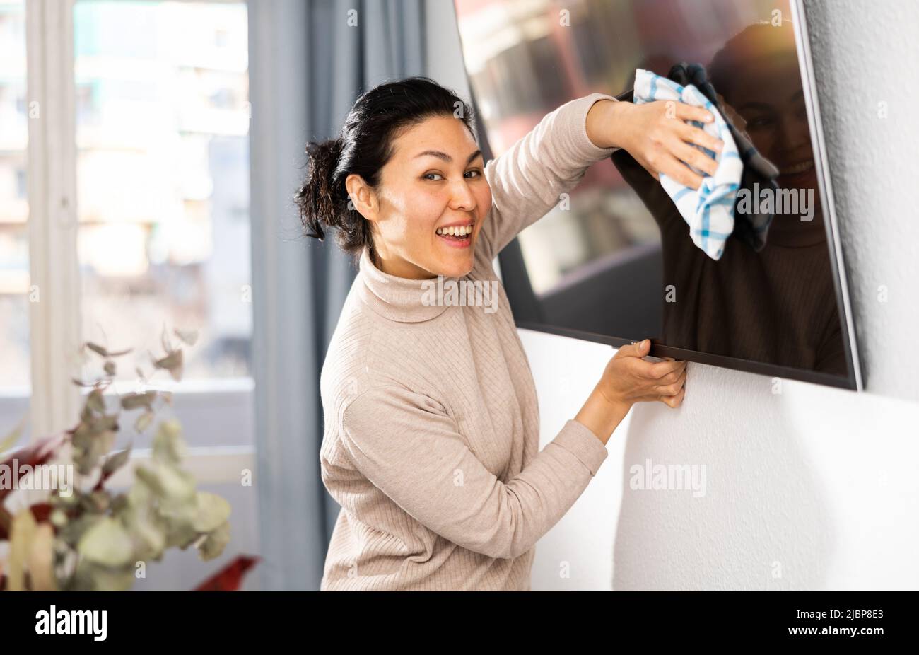Householder housework hi-res stock photography and images - Alamy