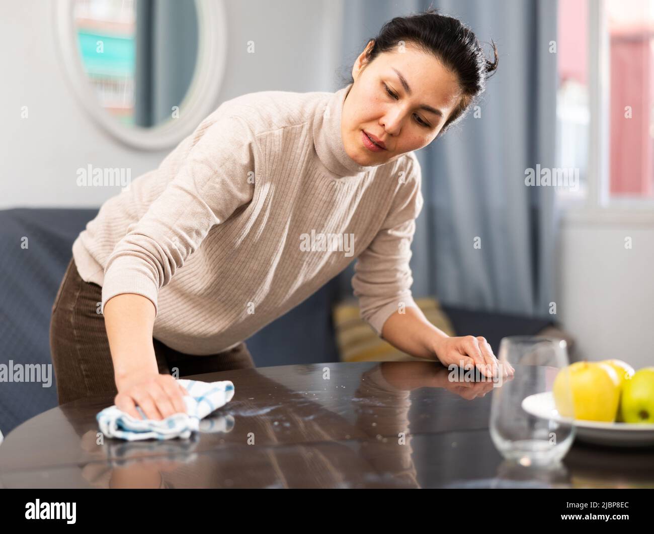 Householder housework hi-res stock photography and images - Alamy