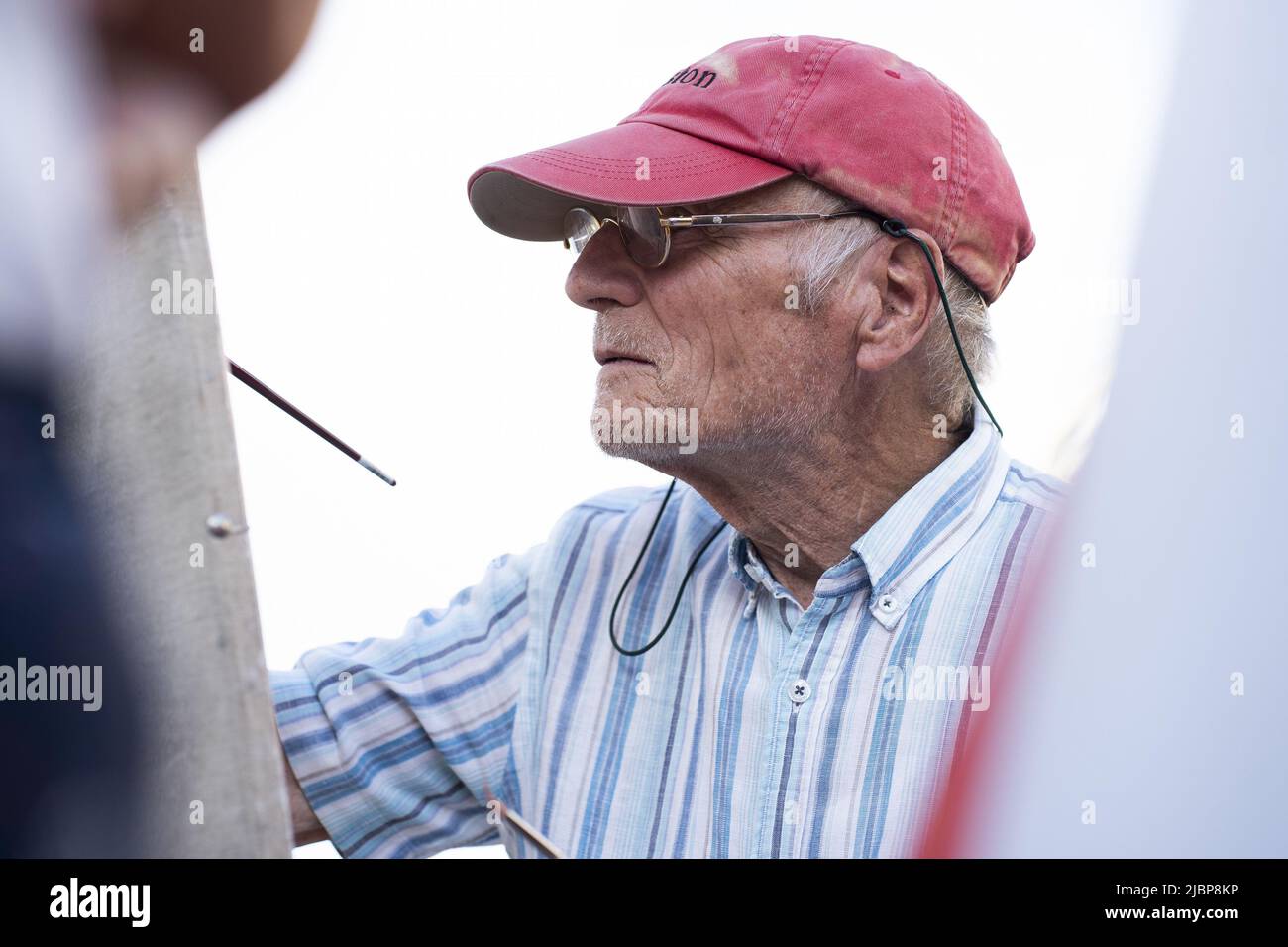 Painter, Antonio Lopez seen working on the painting he left unfinished ...