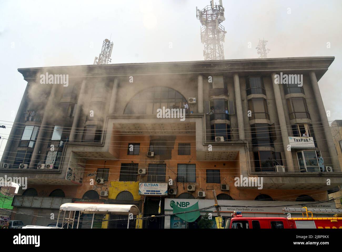 Lahore, Punjab, Pakistan. 7th June, 2022. Pakistani fire fighters ...