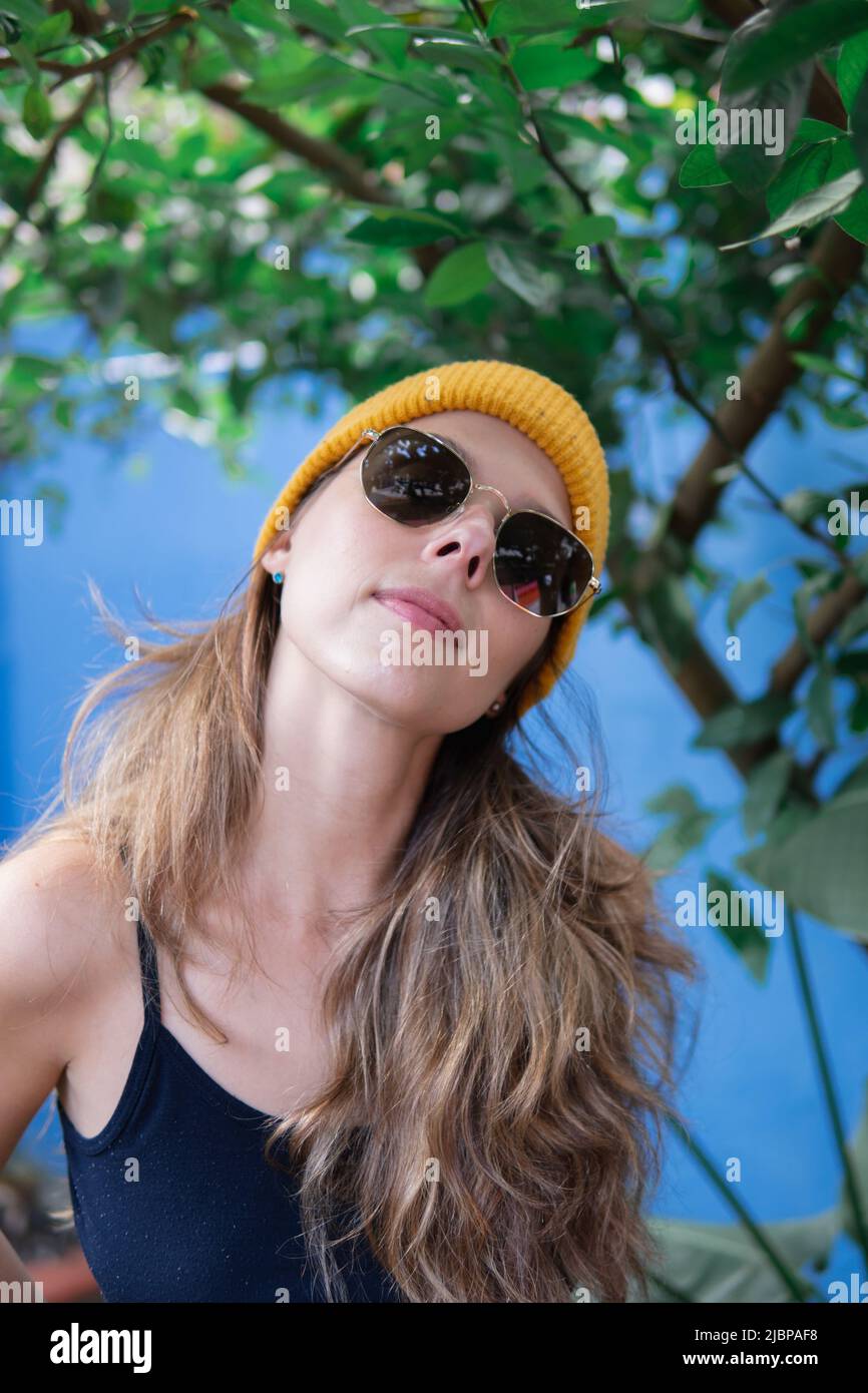 Woman outside facing camera hi-res stock photography and images - Alamy