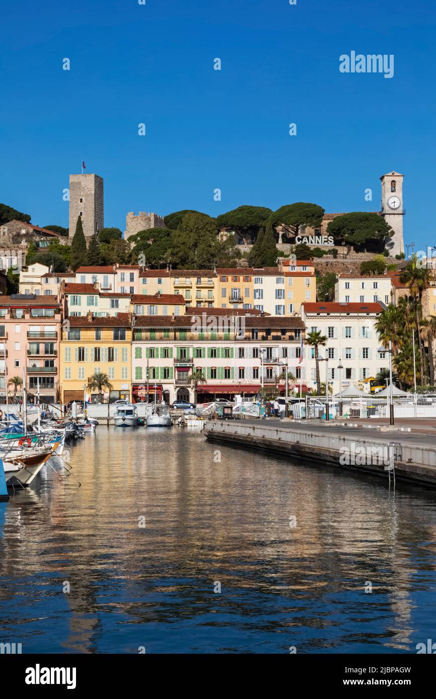 France, French Riviera, Cote d'Azur, Cannes, Le Vieux Port and Le ...