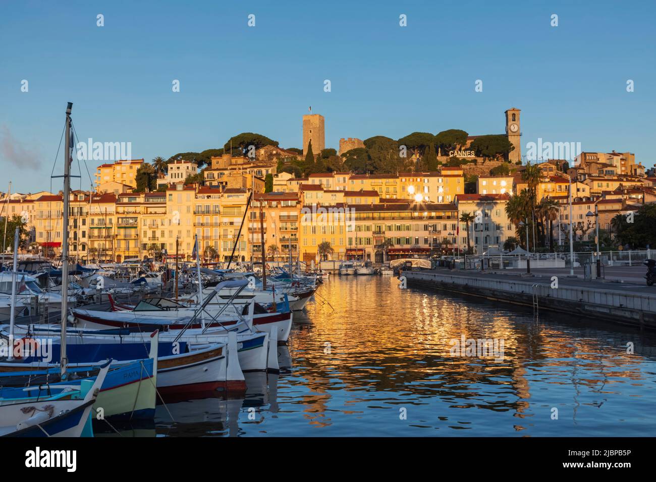 France, French Riviera, Cote d'Azur, Cannes, Le Vieux Port and Le ...