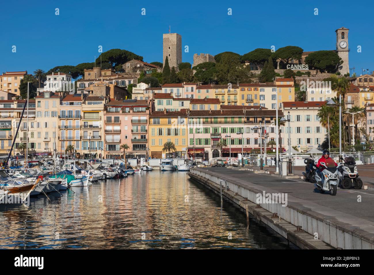 France, French Riviera, Cote d'Azur, Cannes, Le Vieux Port and Le ...
