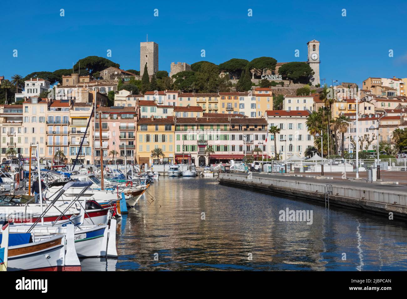 France, French Riviera, Cote d'Azur, Cannes, Le Vieux Port and Le ...