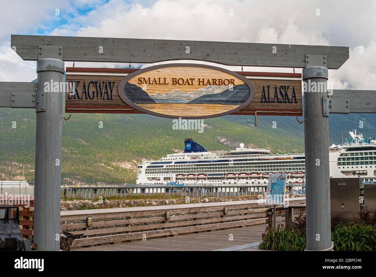 Tribal gate hi-res stock photography and images - Alamy
