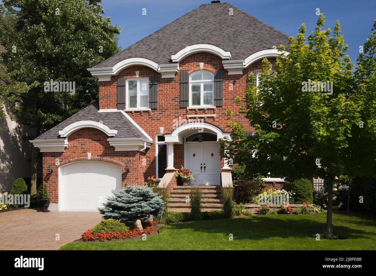 Brick suburban house, 2000s hi-res stock photography and images - Alamy