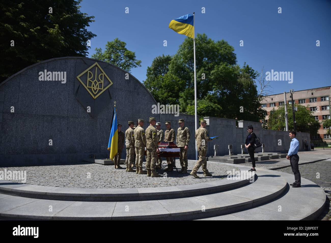 Lviv, Ukraine. 07th June, 2022. Ukrainian military stand next to the coffin with the body during ...
