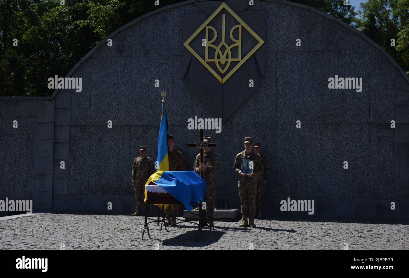 Lviv. Ukraine, 07 Jun 2022 Ukrainian military stand next to the coffin with the body during the ...
