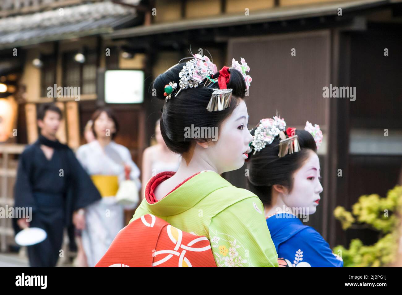 Kyoto traditional dress hi-res stock photography and images - Alamy