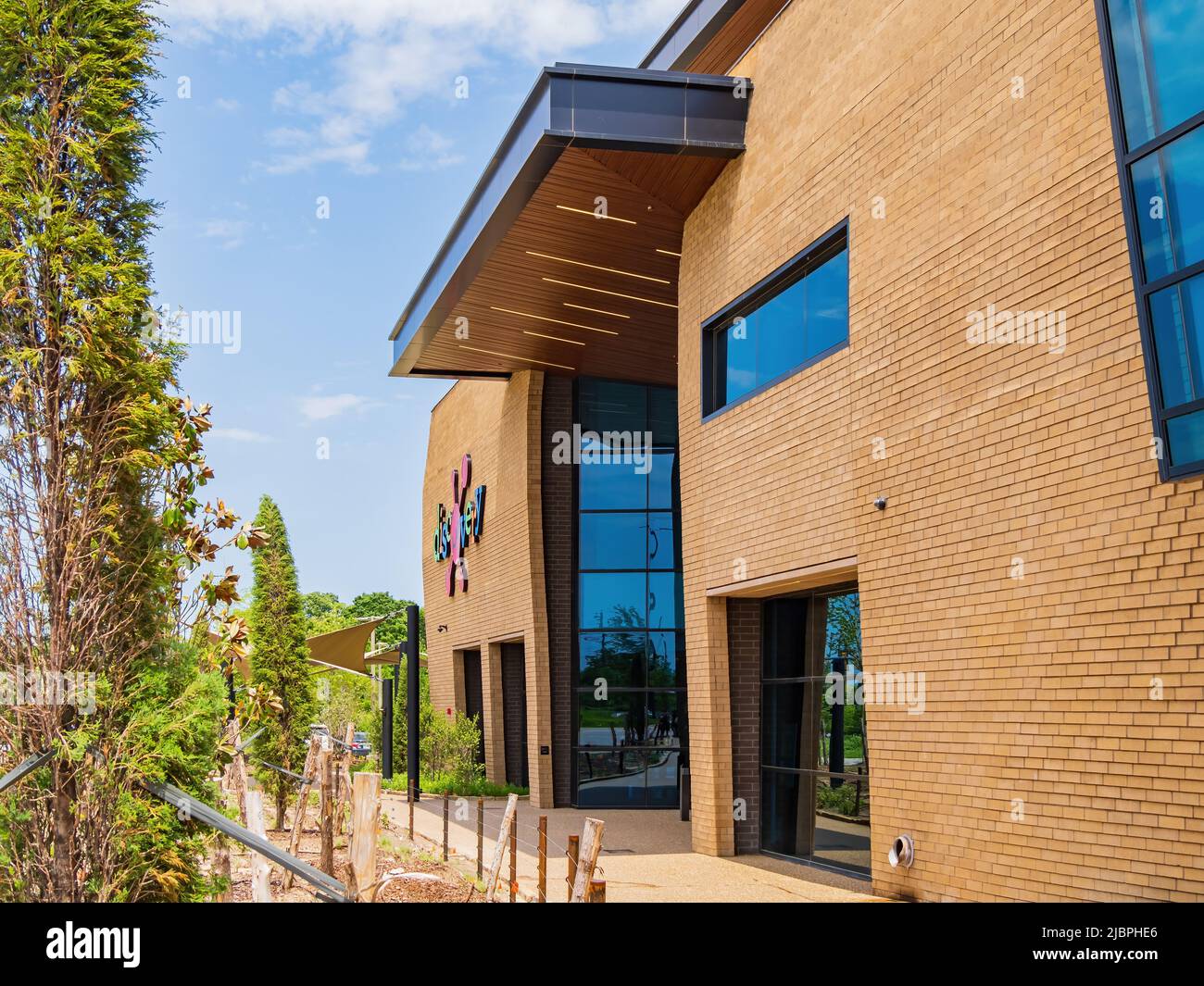 Oklahoma, MAY 28 2022 - Sunny exterior view of the Discovery Lab Stock ...