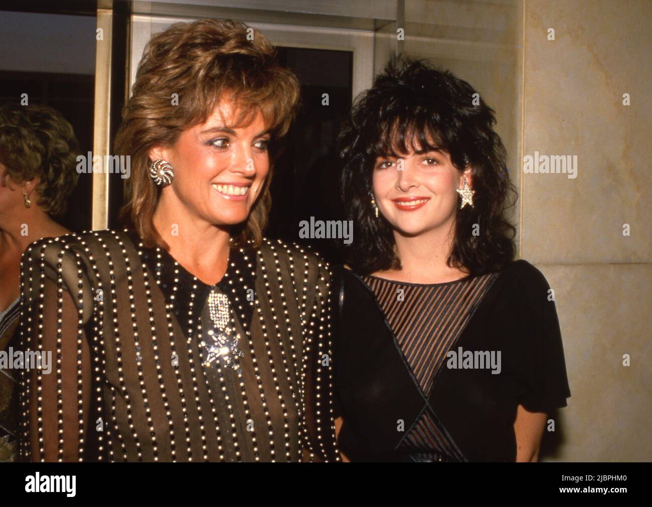 Linda gray 1980s hi-res stock photography and images - Alamy